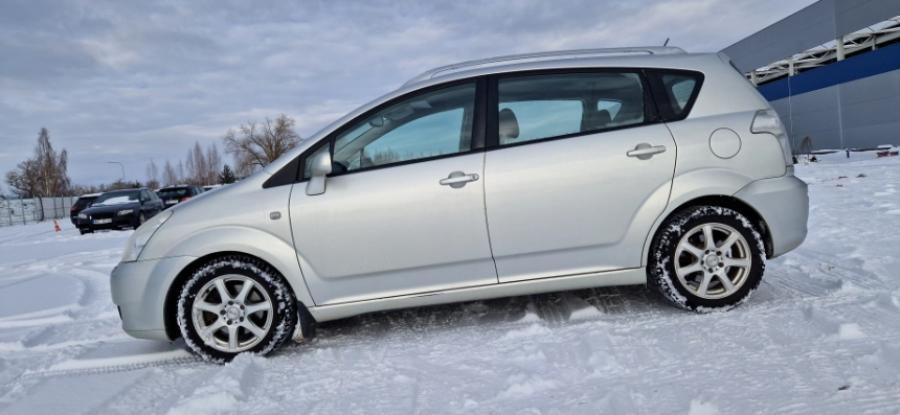 Pelēks Toyota Corolla Verso 2006 Rīga, ar dzinēja tilpumu 2.20 L un nobraukumu 262 tūkst. km par 3299 €, foto 4 vietnē AUTOMOTO.COM.LV