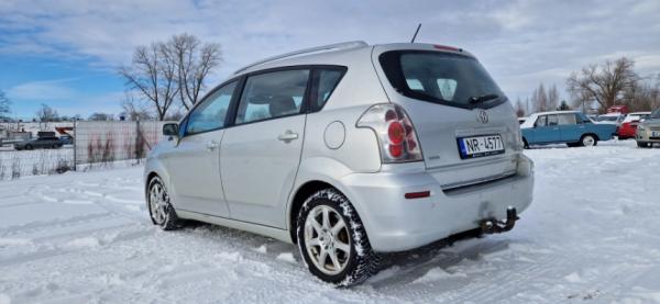 Pelēks Toyota Corolla Verso 2006 Rīga, ar dzinēja tilpumu 2.20 L un nobraukumu 262 tūkst. km par 3299 €, foto 5 vietnē AUTOMOTO.COM.LV