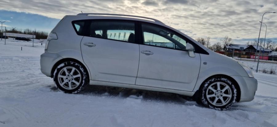 Pelēks Toyota Corolla Verso 2006 Rīga, ar dzinēja tilpumu 2.20 L un nobraukumu 262 tūkst. km par 3299 €, foto 12 vietnē AUTOMOTO.COM.LV