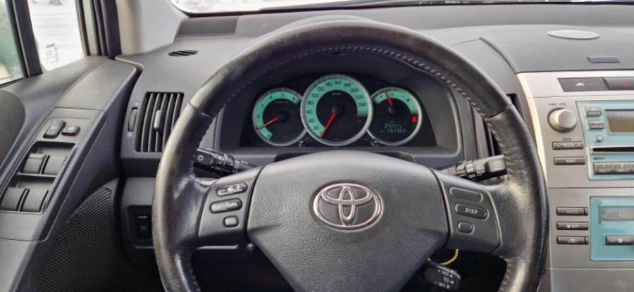 Pelēks Toyota Corolla Verso 2006 Rīga, ar dzinēja tilpumu 2.20 L un nobraukumu 262 tūkst. km par 3299 €, foto 24 vietnē AUTOMOTO.COM.LV