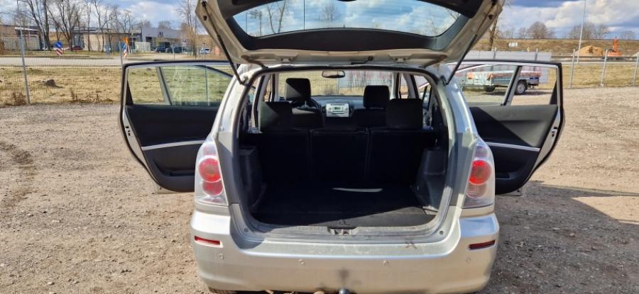 Pelēks Toyota Corolla Verso 2006 Rīga, ar dzinēja tilpumu 2.20 L un nobraukumu 262 tūkst. km par 3299 €, foto 27 vietnē AUTOMOTO.COM.LV