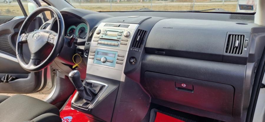 Pelēks Toyota Corolla Verso 2006 Rīga, ar dzinēja tilpumu 2.20 L un nobraukumu 262 tūkst. km par 3299 €, foto 29 vietnē AUTOMOTO.COM.LV