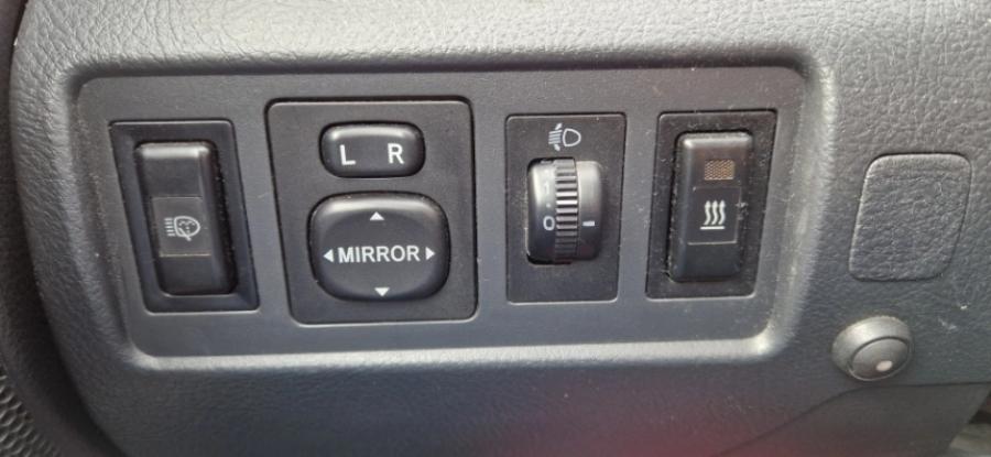 Pelēks Toyota Corolla Verso 2006 Rīga, ar dzinēja tilpumu 2.20 L un nobraukumu 262 tūkst. km par 3299 €, foto 35 vietnē AUTOMOTO.COM.LV