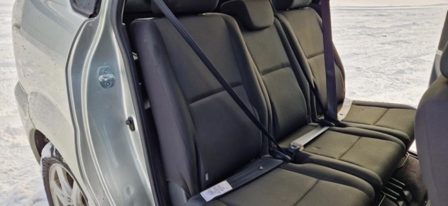 Pelēks Toyota Corolla Verso 2006 Rīga, ar dzinēja tilpumu 2.20 L un nobraukumu 262 tūkst. km par 3299 €, foto 45 vietnē AUTOMOTO.COM.LV