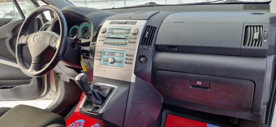 Pelēks Toyota Corolla Verso 2006 Rīga, ar dzinēja tilpumu 2.20 L un nobraukumu 262 tūkst. km par 3299 €, foto 49 vietnē AUTOMOTO.COM.LV