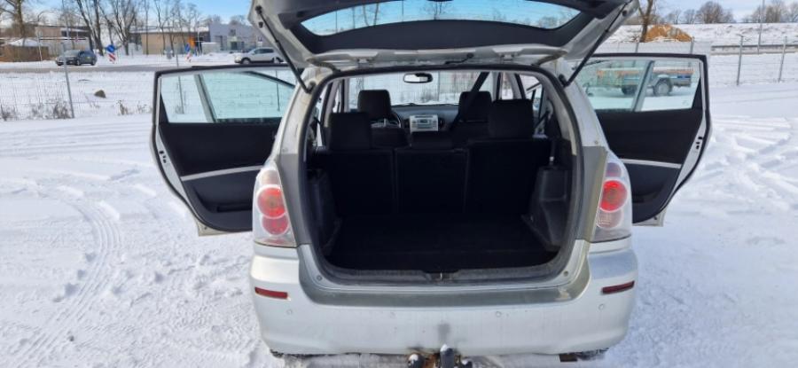 Pelēks Toyota Corolla Verso 2006 Rīga, ar dzinēja tilpumu 2.20 L un nobraukumu 262 tūkst. km par 3299 €, foto 51 vietnē AUTOMOTO.COM.LV