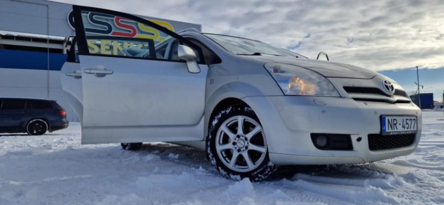 Pelēks Toyota Corolla Verso 2006 Rīga, ar dzinēja tilpumu 2.20 L un nobraukumu 262 tūkst. km par 3299 €, foto 67 vietnē AUTOMOTO.COM.LV