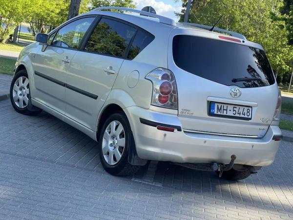 Grey Toyota Corolla Verso 2006 in Jurmala, with an engine capacity of 2.20 L and mileage of 299 thousand km for 2350 €, photo 4 on AUTOMOTO.COM.LV