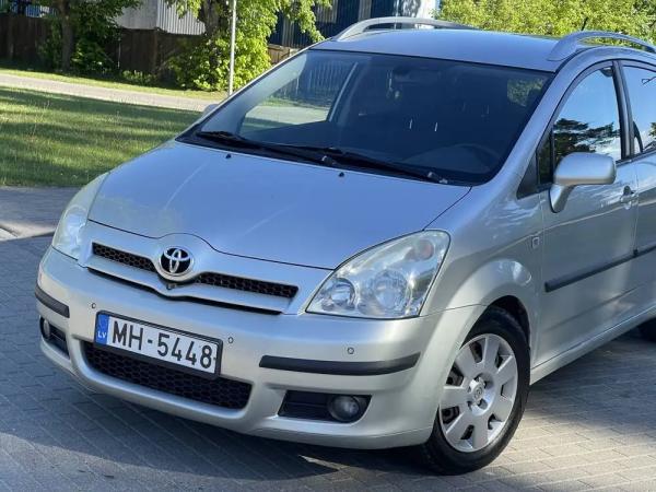 Grey Toyota Corolla Verso 2006 in Jurmala, with an engine capacity of 2.20 L and mileage of 299 thousand km for 2350 €, photo 5 on AUTOMOTO.COM.LV
