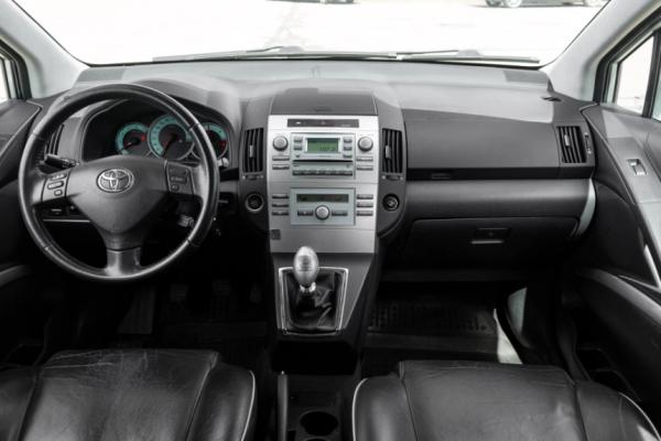 Pelēks Toyota Corolla Verso 2006 Rīga, ar dzinēja tilpumu 2.20 L un nobraukumu 317 tūkst. km par 2650 €, foto 5 vietnē AUTOMOTO.COM.LV