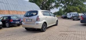 Pelēks Toyota Corolla Verso 2006 Valmiera, ar dzinēja tilpumu 2.20 L un nobraukumu 383 tūkst. km par 2350 €, foto 4 vietnē AUTOMOTO.COM.LV
