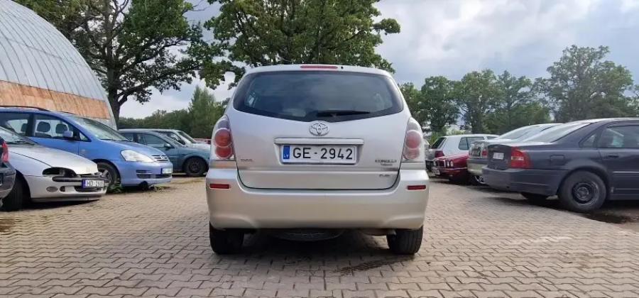 Pelēks Toyota Corolla Verso 2006 Valmiera, ar dzinēja tilpumu 2.20 L un nobraukumu 383 tūkst. km par 2350 €, foto 5 vietnē AUTOMOTO.COM.LV