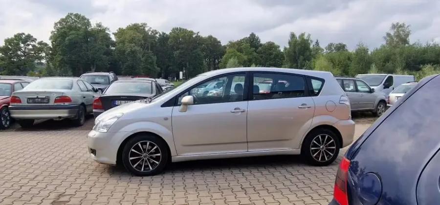 Pelēks Toyota Corolla Verso 2006 Valmiera, ar dzinēja tilpumu 2.20 L un nobraukumu 383 tūkst. km par 2350 €, foto 7 vietnē AUTOMOTO.COM.LV