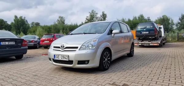 Pelēks Toyota Corolla Verso 2006 Valmiera, ar dzinēja tilpumu 2.20 L un nobraukumu 383 tūkst. km par 2350 €, foto 7 vietnē AUTOMOTO.COM.LV