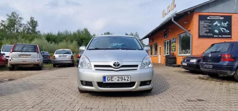 Pelēks Toyota Corolla Verso 2006 Valmiera, ar dzinēja tilpumu 2.20 L un nobraukumu 383 tūkst. km par 2350 €, foto 9 vietnē AUTOMOTO.COM.LV
