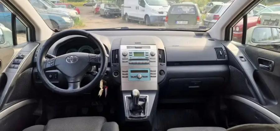 Pelēks Toyota Corolla Verso 2006 Valmiera, ar dzinēja tilpumu 2.20 L un nobraukumu 383 tūkst. km par 2350 €, foto 10 vietnē AUTOMOTO.COM.LV