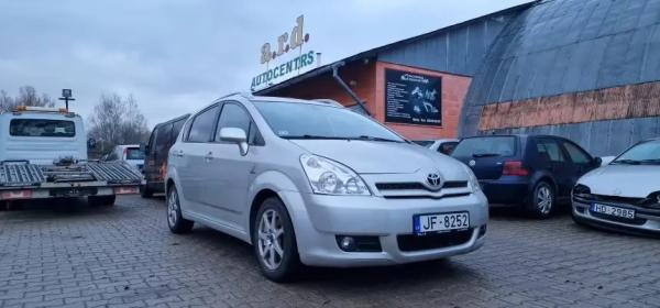Grey Toyota Corolla Verso 2006 in Valmiera, with an engine capacity of 2.20 L and mileage of 316 thousand km for 2400 €, photo 1 on AUTOMOTO.COM.LV