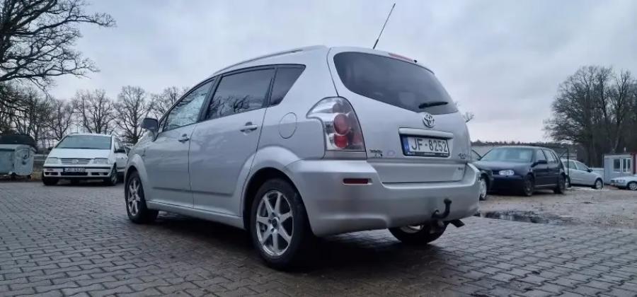 Grey Toyota Corolla Verso 2006 in Valmiera, with an engine capacity of 2.20 L and mileage of 316 thousand km for 2400 €, photo 6 on AUTOMOTO.COM.LV