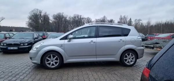 Grey Toyota Corolla Verso 2006 in Valmiera, with an engine capacity of 2.20 L and mileage of 316 thousand km for 2400 €, photo 6 on AUTOMOTO.COM.LV