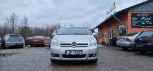 Grey Toyota Corolla Verso 2006 in Valmiera, with an engine capacity of 2.20 L and mileage of 316 thousand km for 2400 €, photo 9 on AUTOMOTO.COM.LV