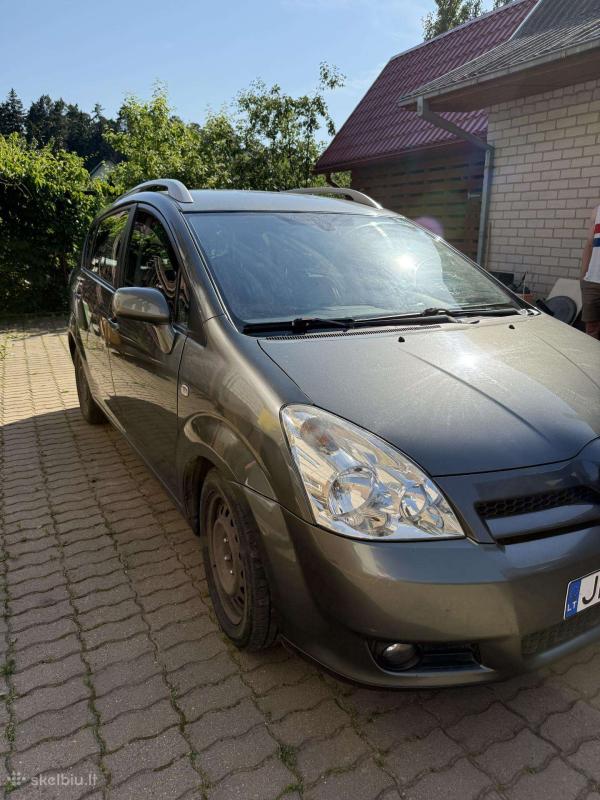 Grey Toyota Corolla Verso 2006 in Ukmerge, with an engine capacity of 2.20 L and mileage of 353 thousand km for 1550 €, photo 3 on AUTOMOTO.COM.LV