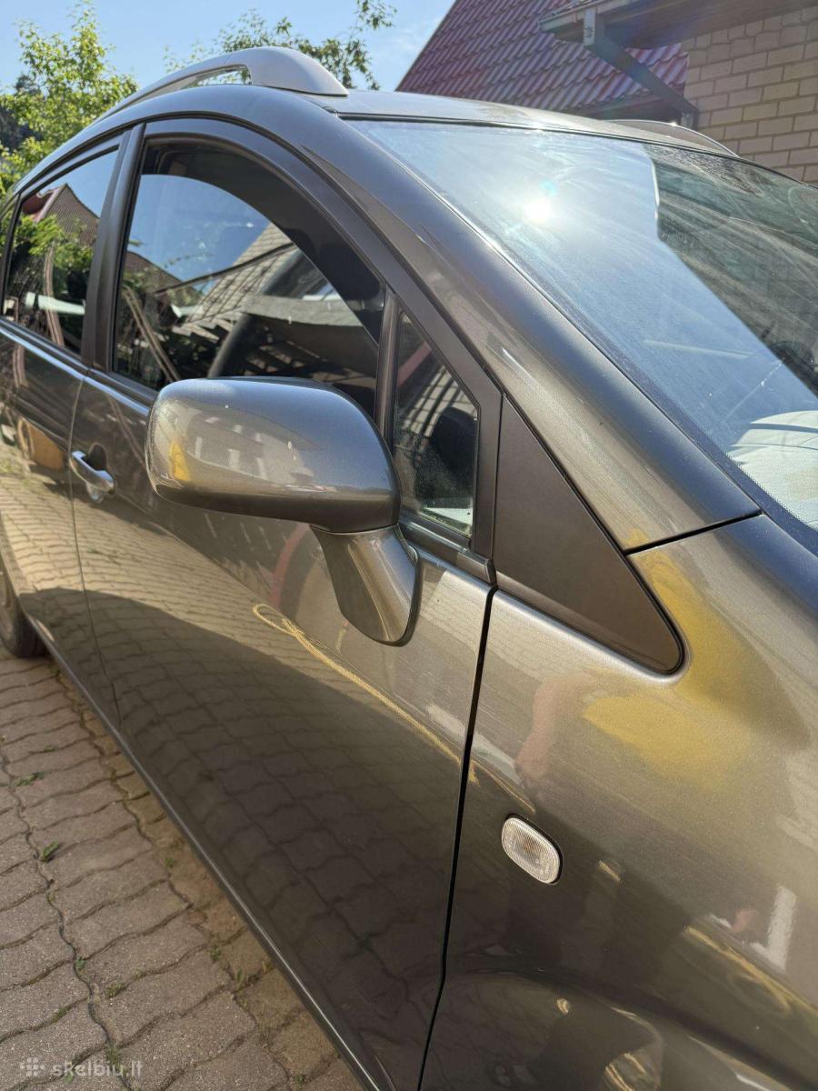 Pelēks Toyota Corolla Verso 2006 Ukmergė, ar dzinēja tilpumu 2.20 L un nobraukumu 353 tūkst. km par 1550 €, foto 6 vietnē AUTOMOTO.COM.LV