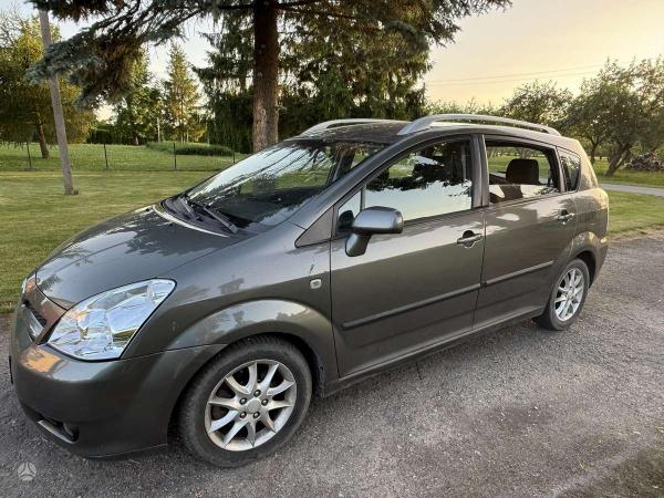 Grey Toyota Corolla Verso 2006 in Joniskis, with an engine capacity of 2.23 L and mileage of 259 thousand km for 1450 €, photo 1 on AUTOMOTO.COM.LV