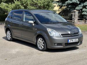 Pelēks Toyota Corolla Verso 2006 Radviliškis, ar dzinēja tilpumu 2.23 L un nobraukumu 376 tūkst. km par 2150 €, foto  vietnē AUTOMOTO.COM.LV