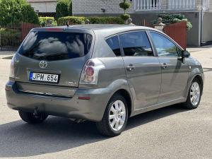 Pelēks Toyota Corolla Verso 2006 Radviliškis, ar dzinēja tilpumu 2.23 L un nobraukumu 376 tūkst. km par 2150 €, foto 4 vietnē AUTOMOTO.COM.LV