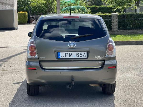 Grey Toyota Corolla Verso 2006 in Radviliskis, with an engine capacity of 2.23 L and mileage of 376 thousand km for 2150 €, photo 4 on AUTOMOTO.COM.LV
