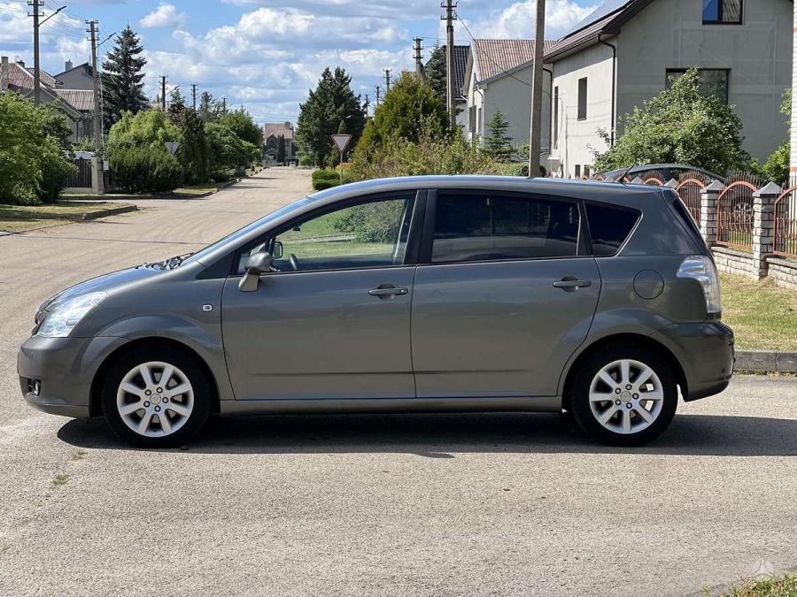 Pelēks Toyota Corolla Verso 2006 Radviliškis, ar dzinēja tilpumu 2.23 L un nobraukumu 376 tūkst. km par 2150 €, foto 7 vietnē AUTOMOTO.COM.LV