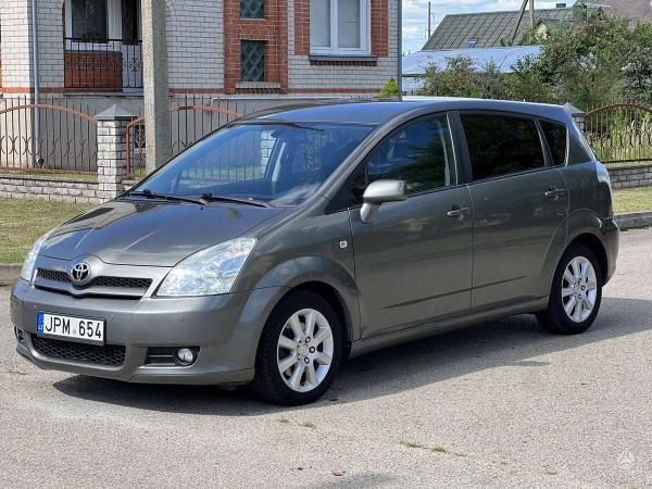 Grey Toyota Corolla Verso 2006 in Radviliskis, with an engine capacity of 2.23 L and mileage of 376 thousand km for 2150 €, photo 7 on AUTOMOTO.COM.LV