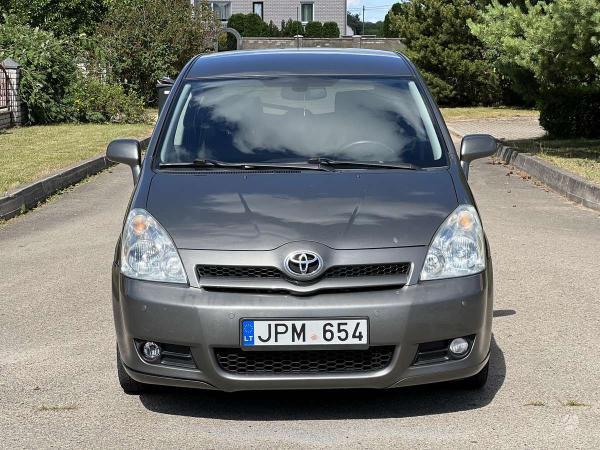 Grey Toyota Corolla Verso 2006 in Radviliskis, with an engine capacity of 2.23 L and mileage of 376 thousand km for 2150 €, photo 8 on AUTOMOTO.COM.LV