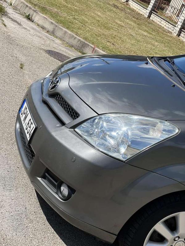 Grey Toyota Corolla Verso 2006 in Radviliskis, with an engine capacity of 2.23 L and mileage of 376 thousand km for 2150 €, photo 9 on AUTOMOTO.COM.LV