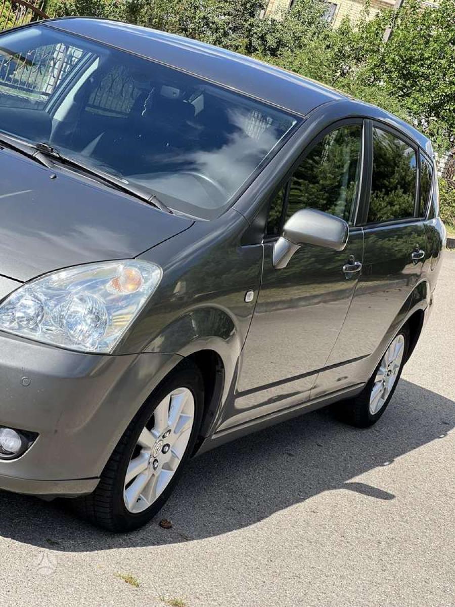 Pelēks Toyota Corolla Verso 2006 Radviliškis, ar dzinēja tilpumu 2.23 L un nobraukumu 376 tūkst. km par 2150 €, foto 11 vietnē AUTOMOTO.COM.LV