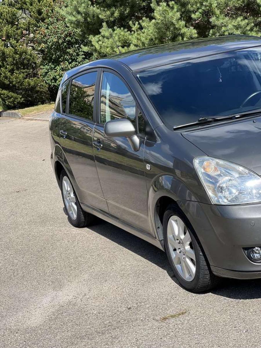 Pelēks Toyota Corolla Verso 2006 Radviliškis, ar dzinēja tilpumu 2.23 L un nobraukumu 376 tūkst. km par 2150 €, foto 12 vietnē AUTOMOTO.COM.LV