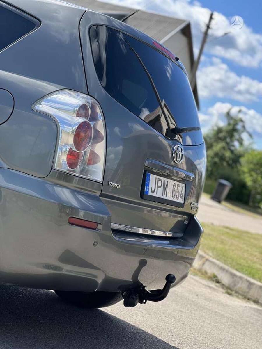 Pelēks Toyota Corolla Verso 2006 Radviliškis, ar dzinēja tilpumu 2.23 L un nobraukumu 376 tūkst. km par 2150 €, foto 13 vietnē AUTOMOTO.COM.LV