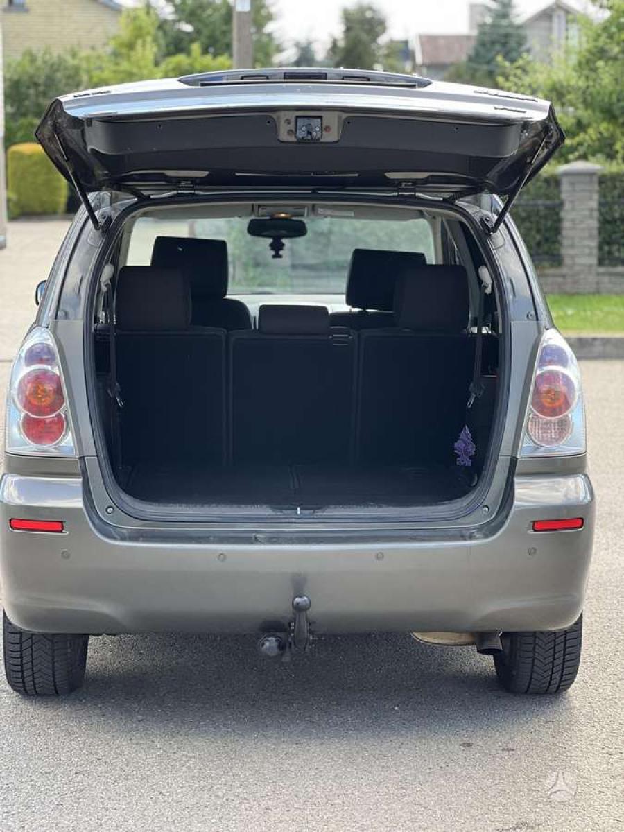 Pelēks Toyota Corolla Verso 2006 Radviliškis, ar dzinēja tilpumu 2.23 L un nobraukumu 376 tūkst. km par 2150 €, foto 14 vietnē AUTOMOTO.COM.LV