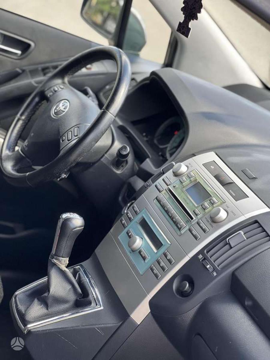 Pelēks Toyota Corolla Verso 2006 Radviliškis, ar dzinēja tilpumu 2.23 L un nobraukumu 376 tūkst. km par 2150 €, foto 17 vietnē AUTOMOTO.COM.LV