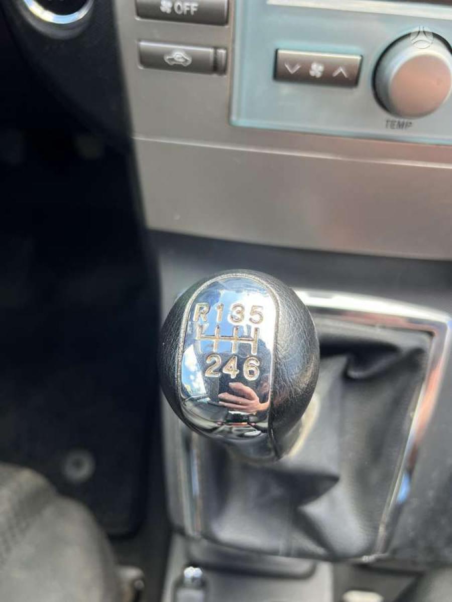 Pelēks Toyota Corolla Verso 2006 Radviliškis, ar dzinēja tilpumu 2.23 L un nobraukumu 376 tūkst. km par 2150 €, foto 23 vietnē AUTOMOTO.COM.LV