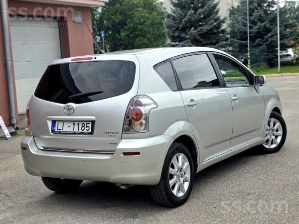 Серый Тойота Королла Версо 2006 в Елгава, объемом двигателя 2.20 л и пробегом 244 тыс. км за 3500 €, фото 6 на AUTOMOTO.COM.LV