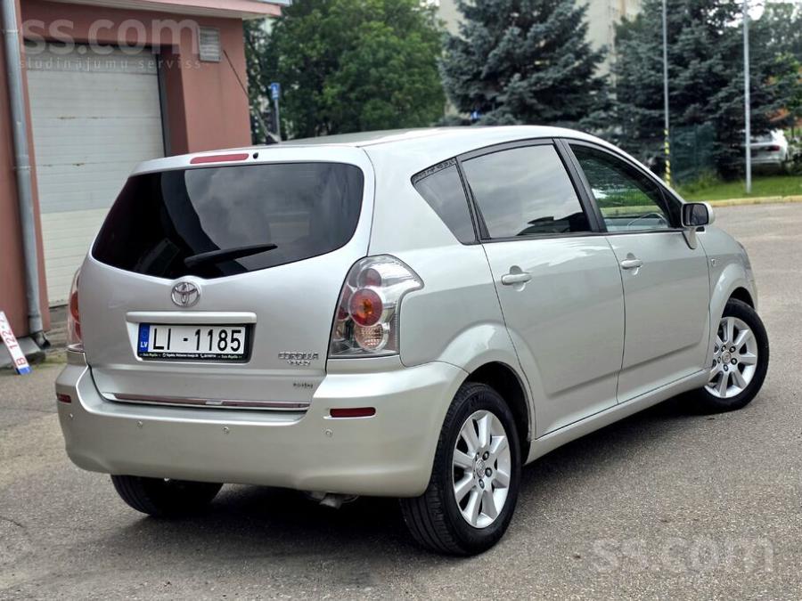 Серый Тойота Королла Версо 2006 в Елгава, объемом двигателя 2.20 л и пробегом 244 тыс. км за 3500 €, фото 7 на AUTOMOTO.COM.LV
