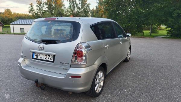 Grey Toyota Corolla Verso 2006 in Vilnius, with an engine capacity of 2.23 L and mileage of 229 thousand km for 2500 €, photo 3 on AUTOMOTO.COM.LV