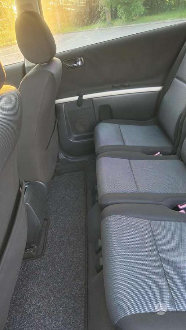 Grey Toyota Corolla Verso 2006 in Vilnius, with an engine capacity of 2.23 L and mileage of 229 thousand km for 2500 €, photo 9 on AUTOMOTO.COM.LV
