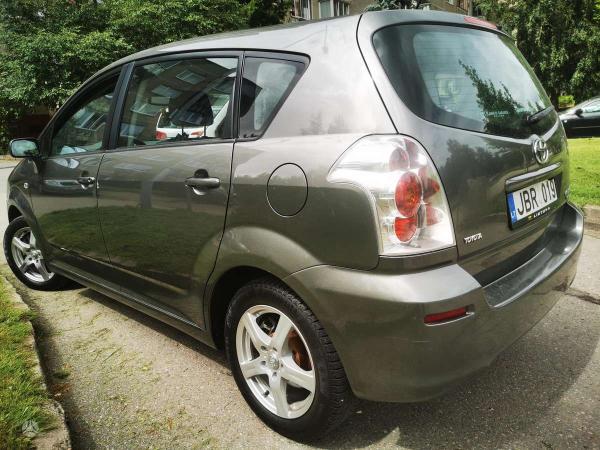 Pelēks Toyota Corolla Verso 2006 Viļņa, ar dzinēja tilpumu 1.80 L un nobraukumu 125 tūkst. km par 3550 €, foto 2 vietnē AUTOMOTO.COM.LV
