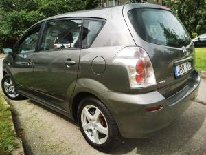 Pelēks Toyota Corolla Verso 2006 Viļņa, ar dzinēja tilpumu 1.80 L un nobraukumu 125 tūkst. km par 3550 €, foto 3 vietnē AUTOMOTO.COM.LV