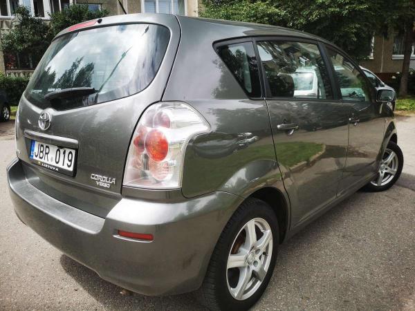 Pelēks Toyota Corolla Verso 2006 Viļņa, ar dzinēja tilpumu 1.80 L un nobraukumu 125 tūkst. km par 3550 €, foto 5 vietnē AUTOMOTO.COM.LV