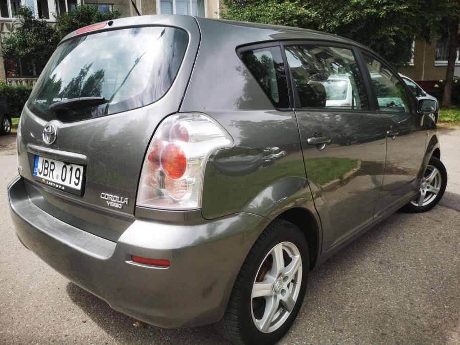 Pelēks Toyota Corolla Verso 2006 Viļņa, ar dzinēja tilpumu 1.80 L un nobraukumu 125 tūkst. km par 3550 €, foto 6 vietnē AUTOMOTO.COM.LV