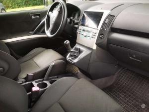 Pelēks Toyota Corolla Verso 2006 Viļņa, ar dzinēja tilpumu 1.80 L un nobraukumu 125 tūkst. km par 3550 €, foto 7 vietnē AUTOMOTO.COM.LV