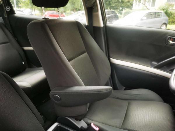 Pelēks Toyota Corolla Verso 2006 Viļņa, ar dzinēja tilpumu 1.80 L un nobraukumu 125 tūkst. km par 3550 €, foto 9 vietnē AUTOMOTO.COM.LV